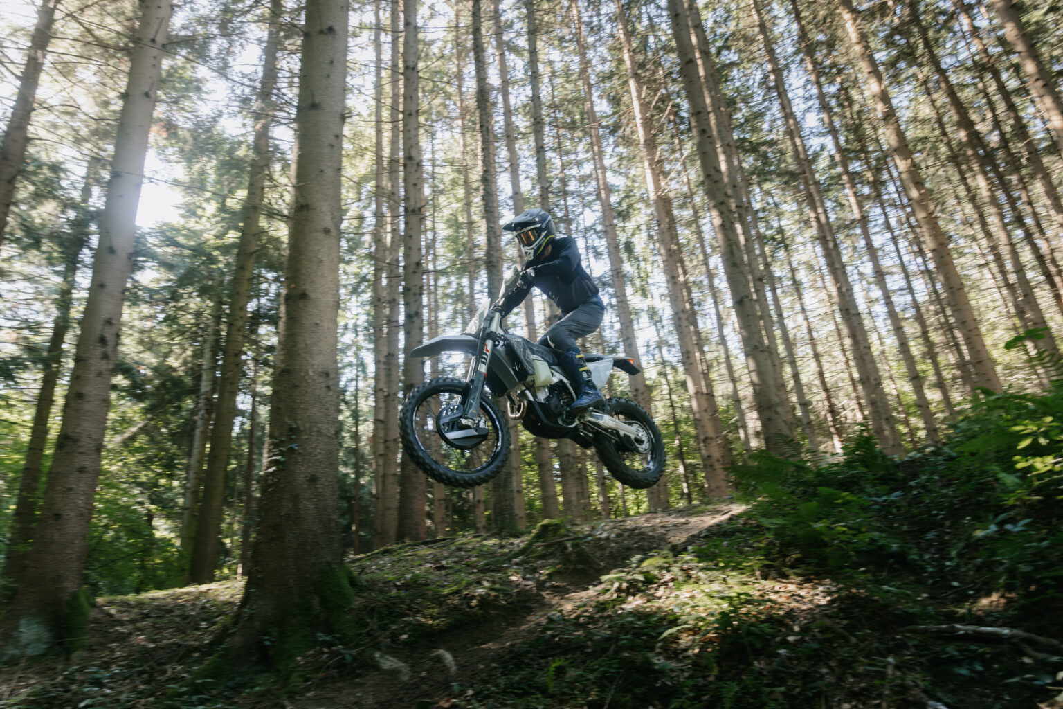 Husqvarna Unveils 2026 Pro Enduro Line-Up: TE 300 Pro & FE 350 Pro ...