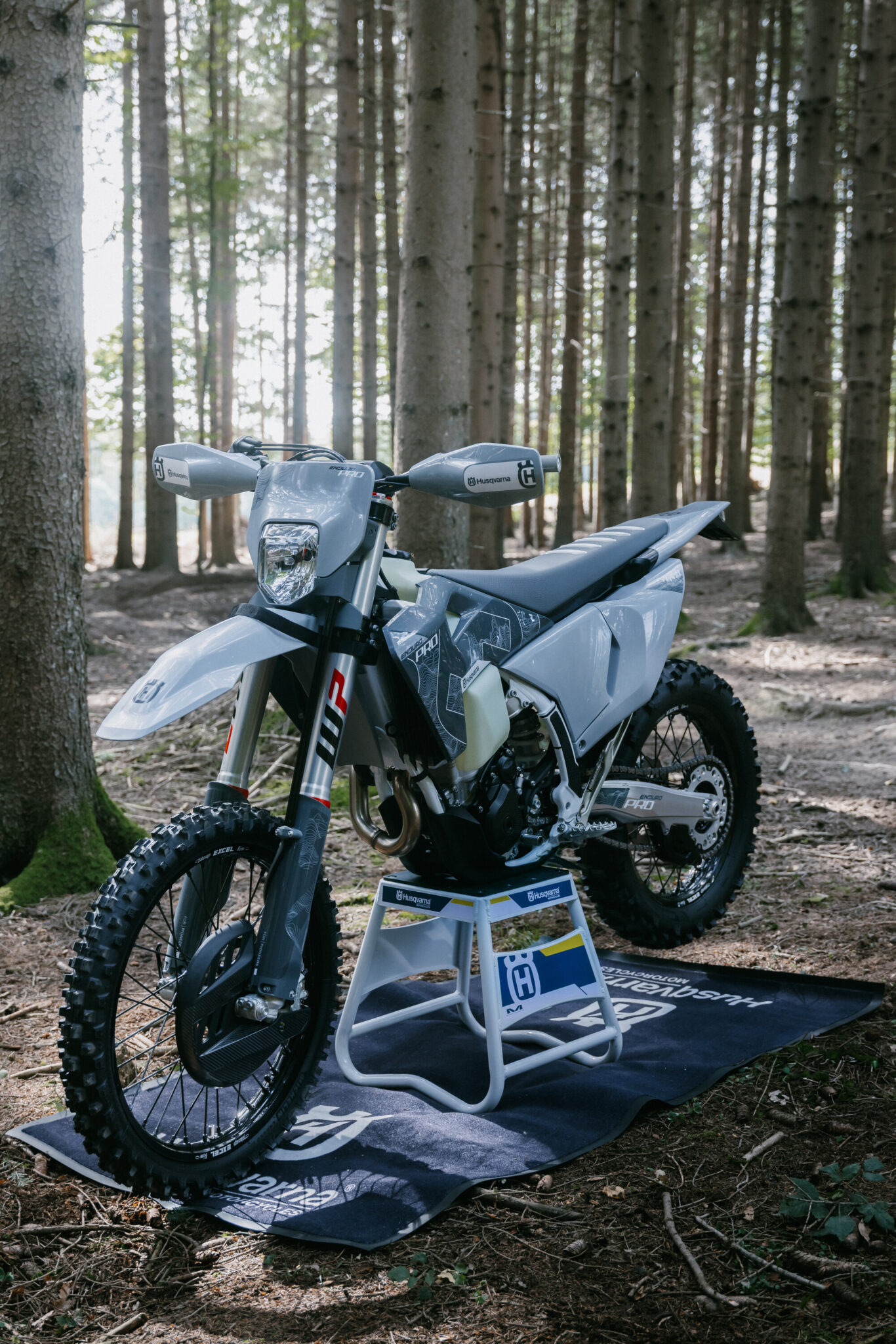 Husqvarna Unveils 2026 Pro Enduro Line-Up: TE 300 Pro & FE 350 Pro ...