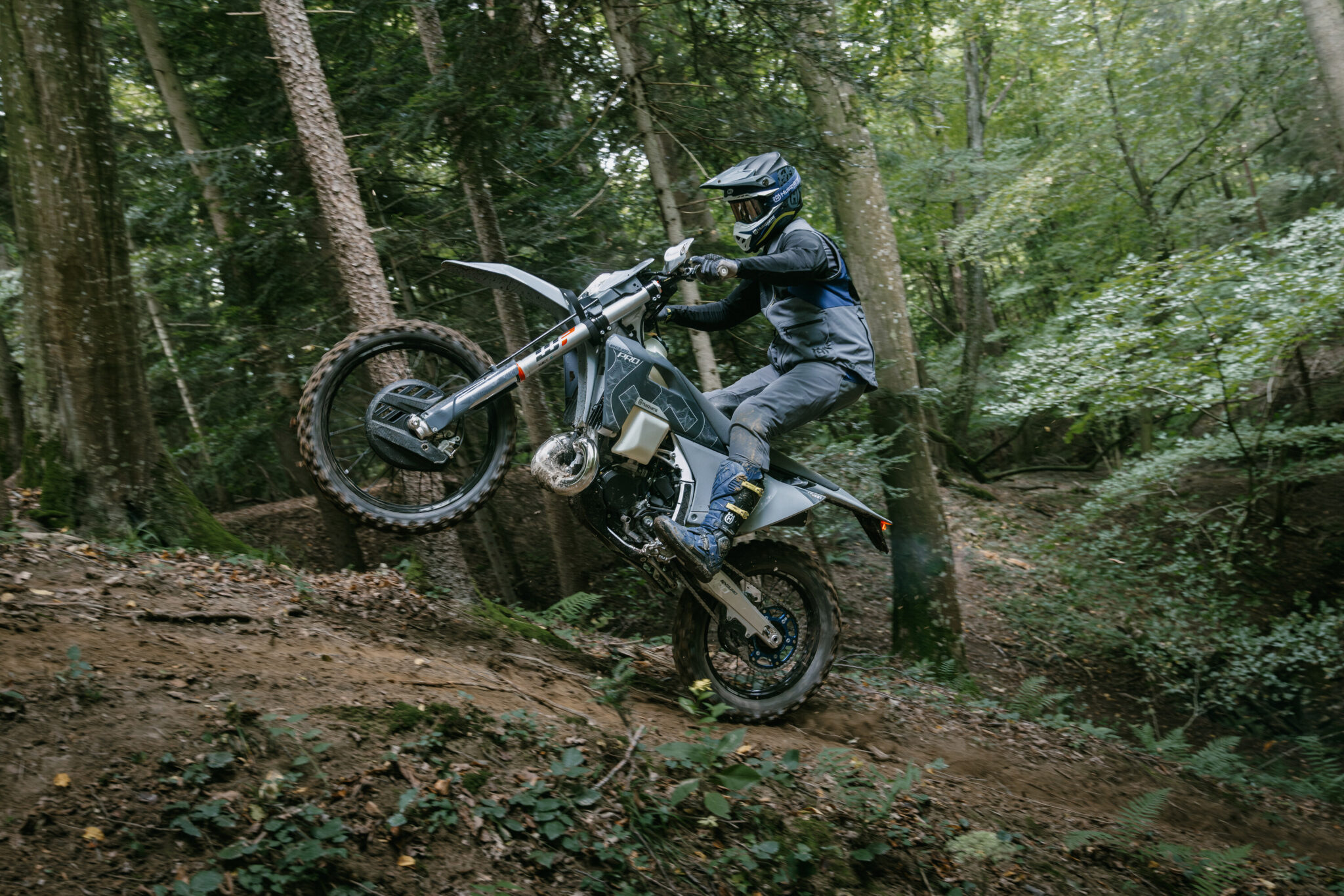 Husqvarna Unveils 2026 Pro Enduro Line-Up: TE 300 Pro & FE 350 Pro ...