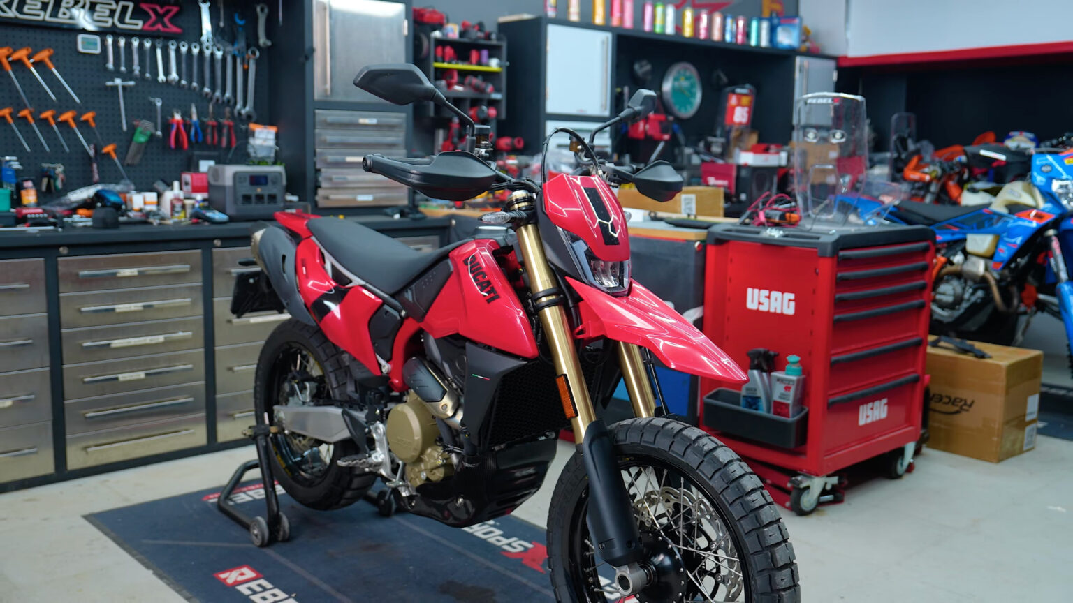 I Found This Crazy Ducati Hypermotard 698 Build on YouTube and It’s ...